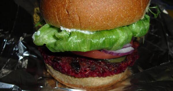 Wegetarianski burger z buraczkami - przepis - kamila258 - wielkiezarcie.com